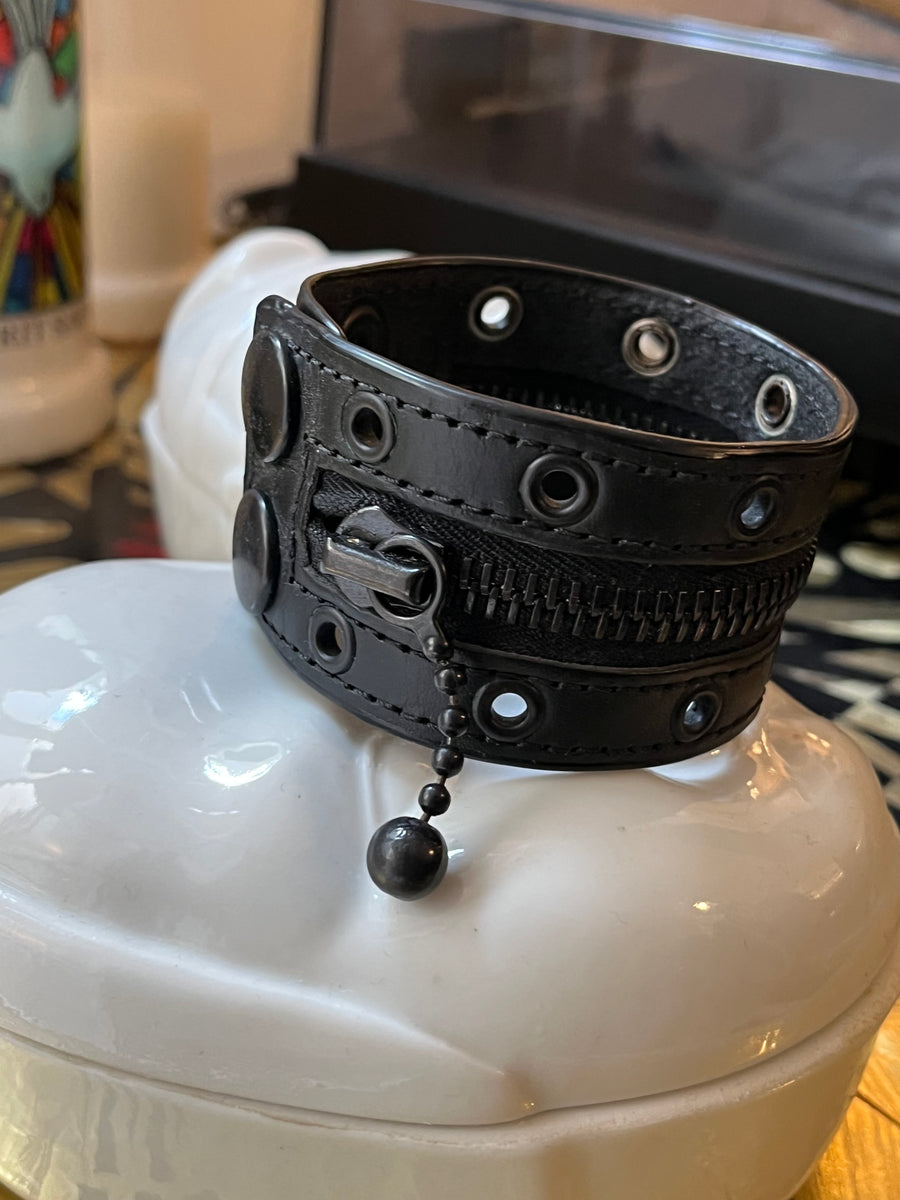 NUMBER (N)INE - SS05 Zipper leather cuff bracelet – L'OBSCUR